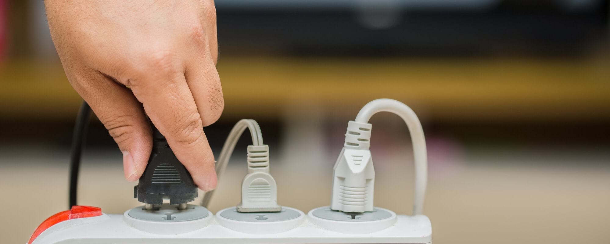 8 Cara Sederhana Menghemat Tagihan Listrik | LinkAja